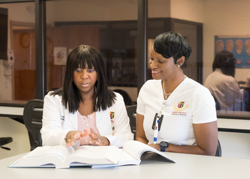 5 Advantages of Choosing Night Classes for Nursing | Jersey College